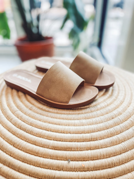 Stevie summer slides | The Posh Peach